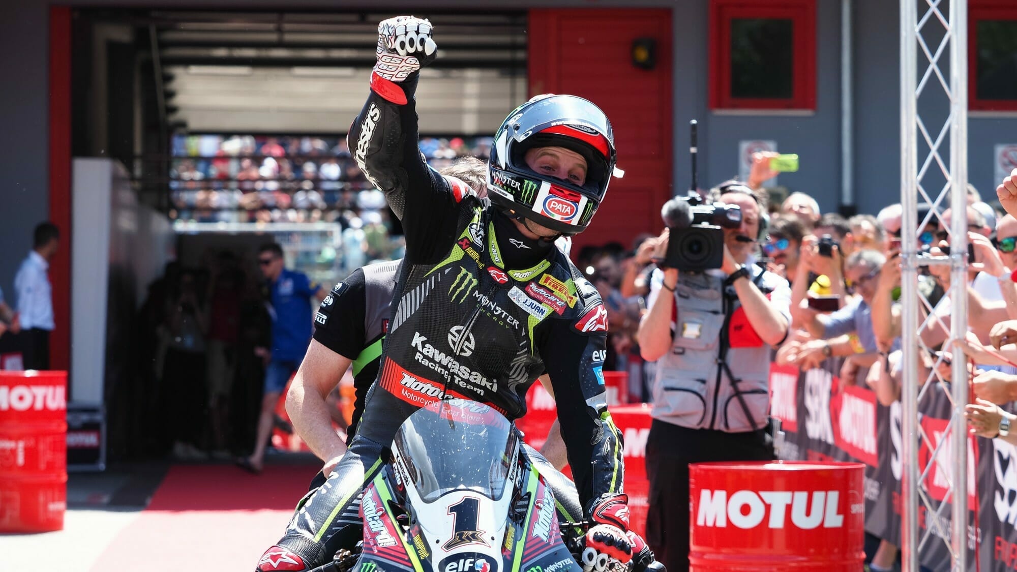 WSBK '19: Jonathan Rea vs The World? | Motorsport101